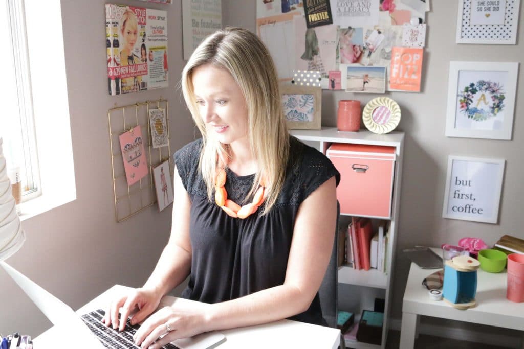 3 Ways To Stay Ridiculously Focused | Classy Career Girl